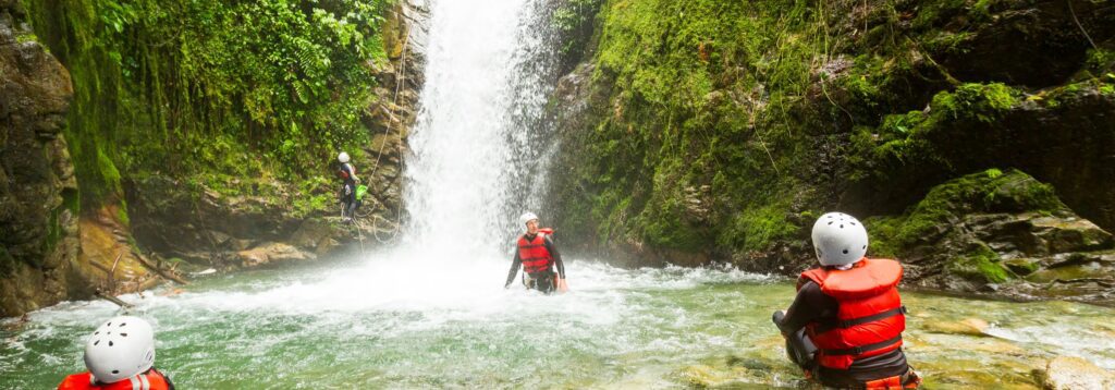 TravelBug: Rafting-Πεζοπορίες-Δαμονή-Κρουαζιέρες